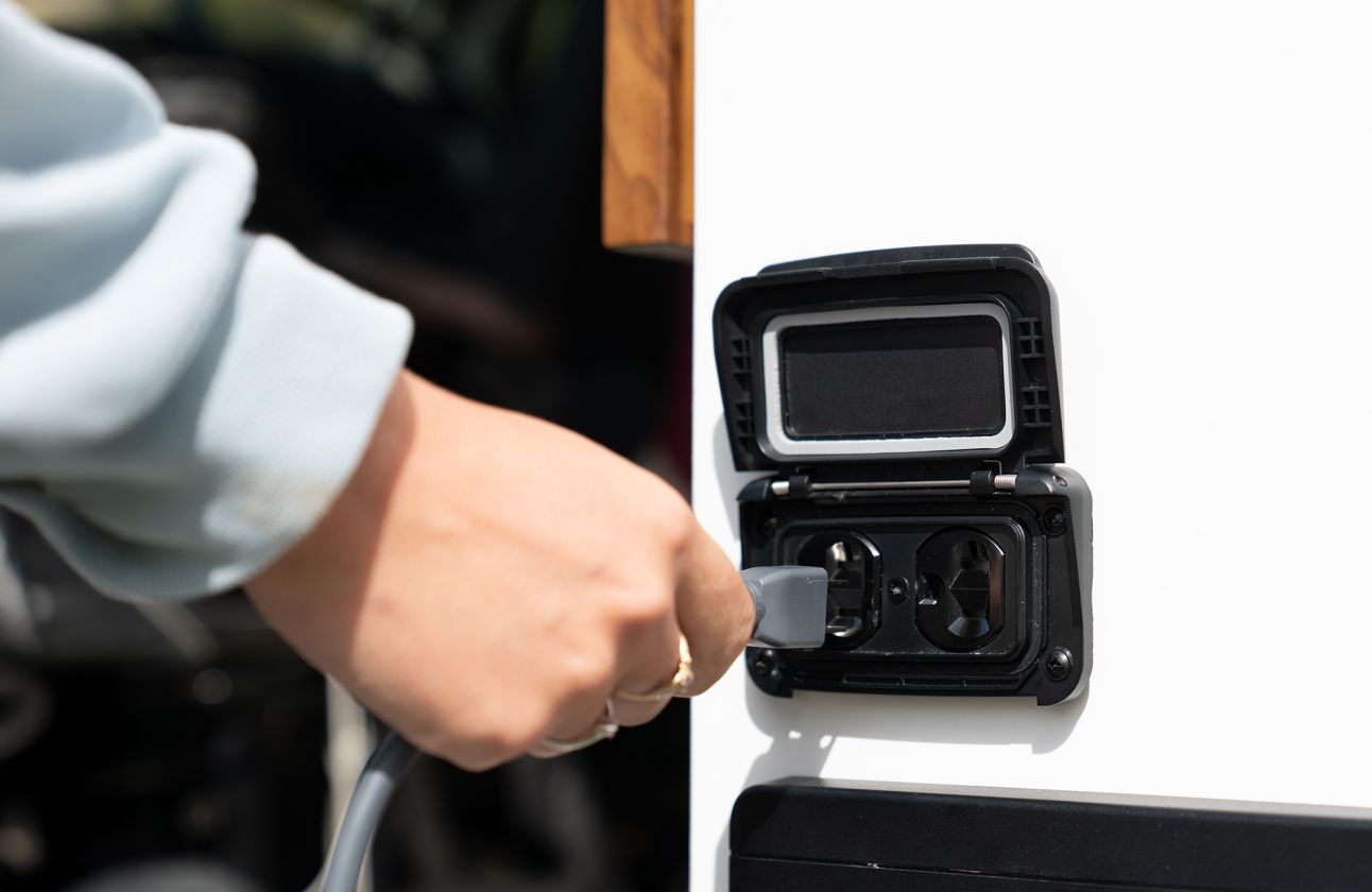 125V Outdoor Power Outlet – Dual 20A AC for Boats