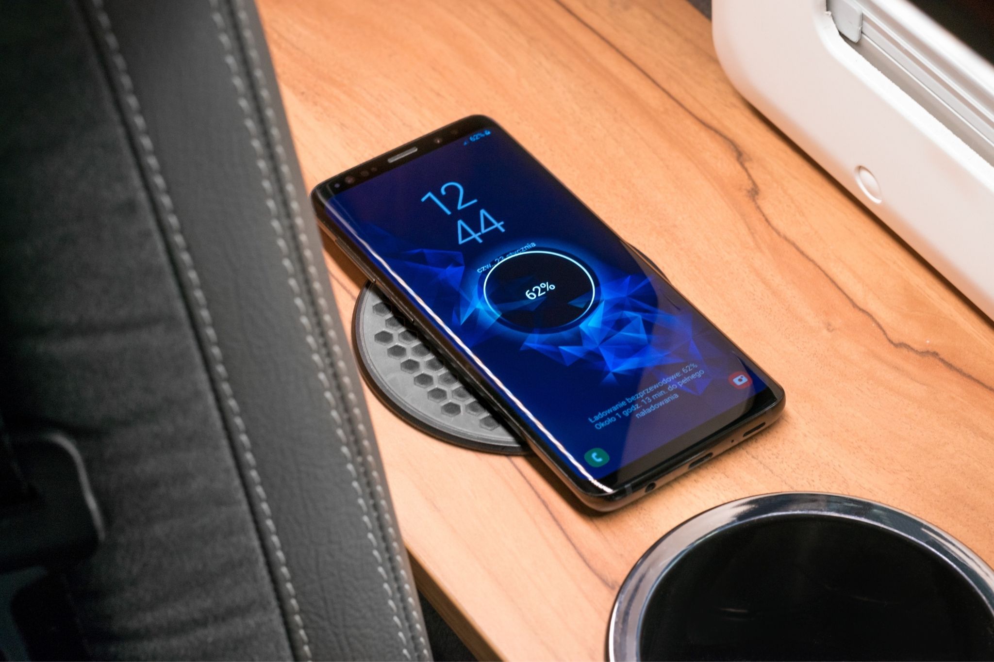 12/24V Waterproof Wireless Charger RV | Qi Wireless Van life | Scanstrut