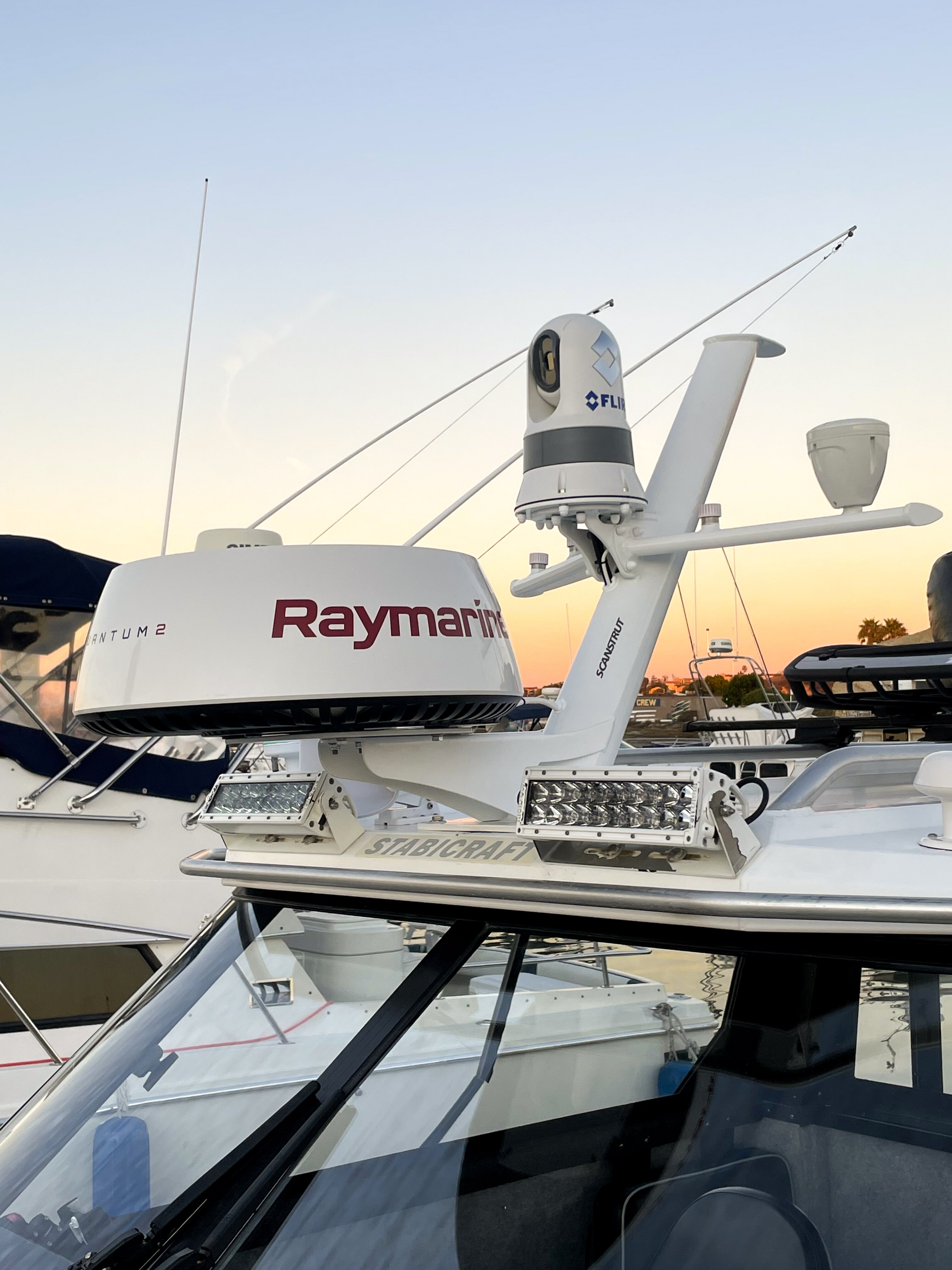Tapered-Mast Mount for Power Boat