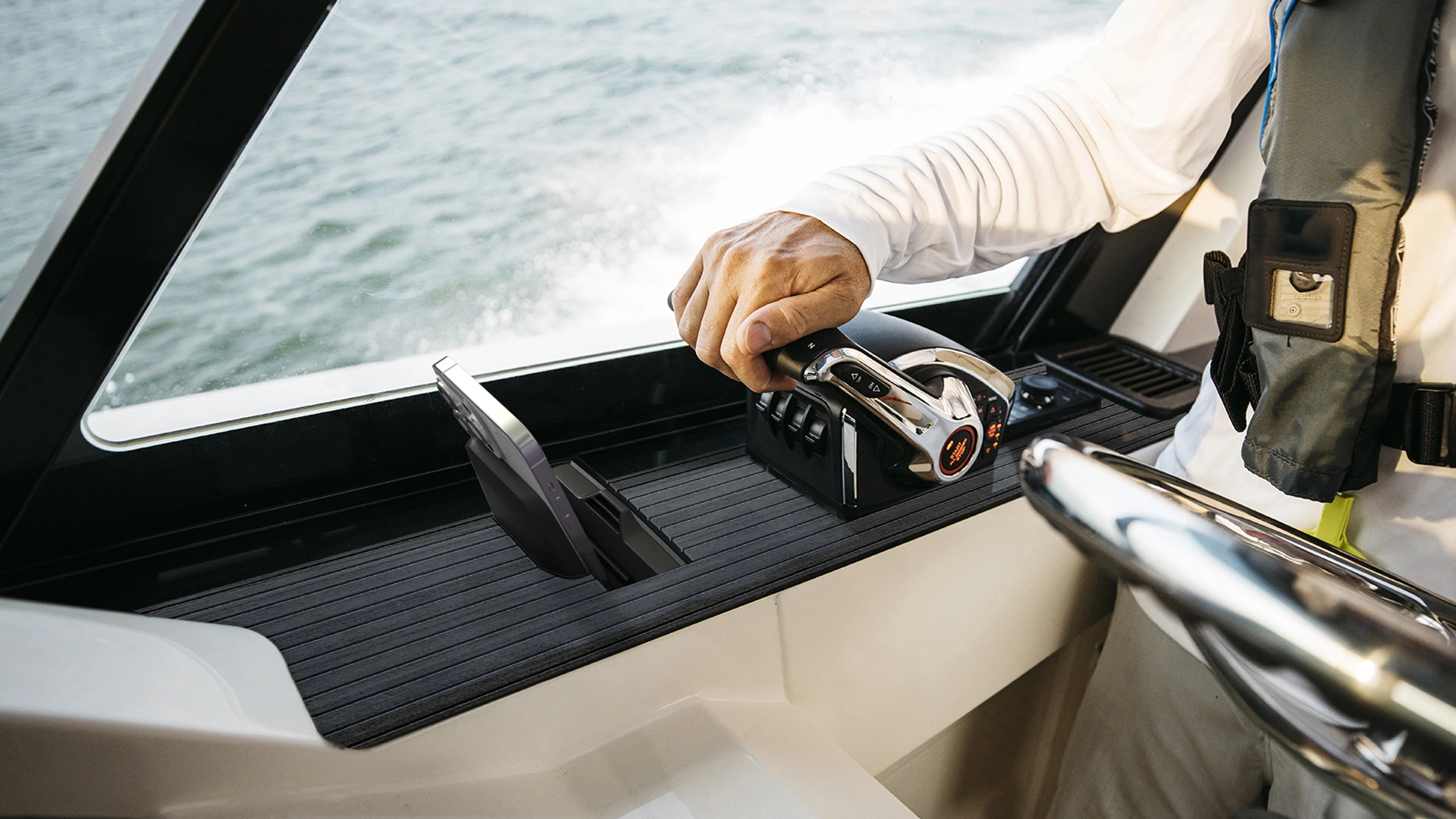 Aura 10W Waterproof Wireless Phone Charger SC-CW-12F Qi-Wireless